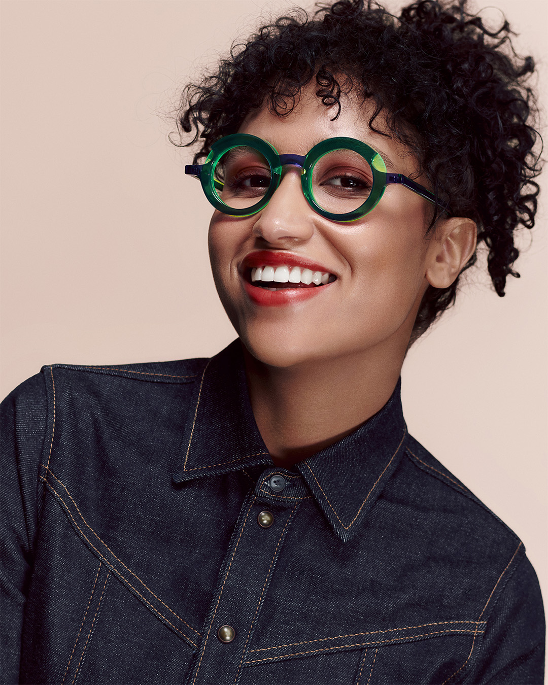 Perfect zicht op het werk of de schoolbanken: zo poets jij je bril het ...